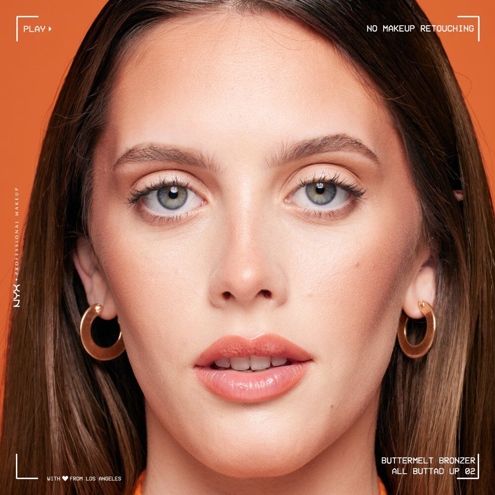 Bronzer Vs. Contour: What's the Difference & How To Use Them